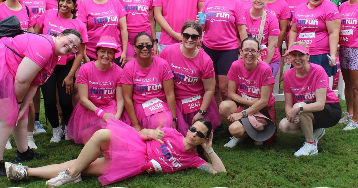 30,000 Queenslanders turn pink for Mater Chicks in Pink International ...